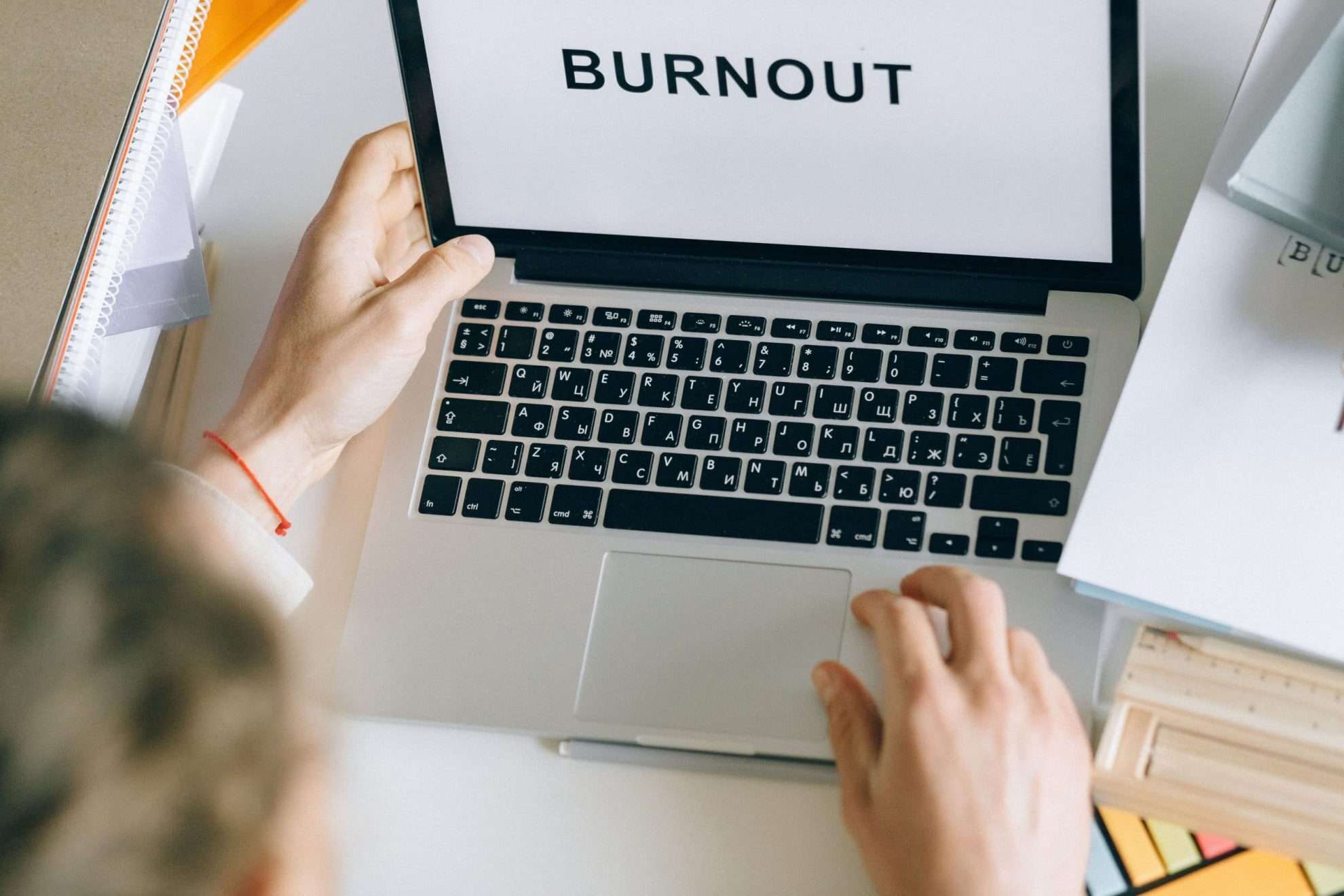What Are The 5 Stages Of Burnout Syndrome? - Vivien Roggero